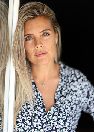 [10698] ALEXANDRA D.